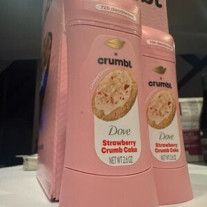 Crumbl | Bath & Body | Crumbl X Dove Lmtd Ed Strawberry Crumb Cake 72hr ...